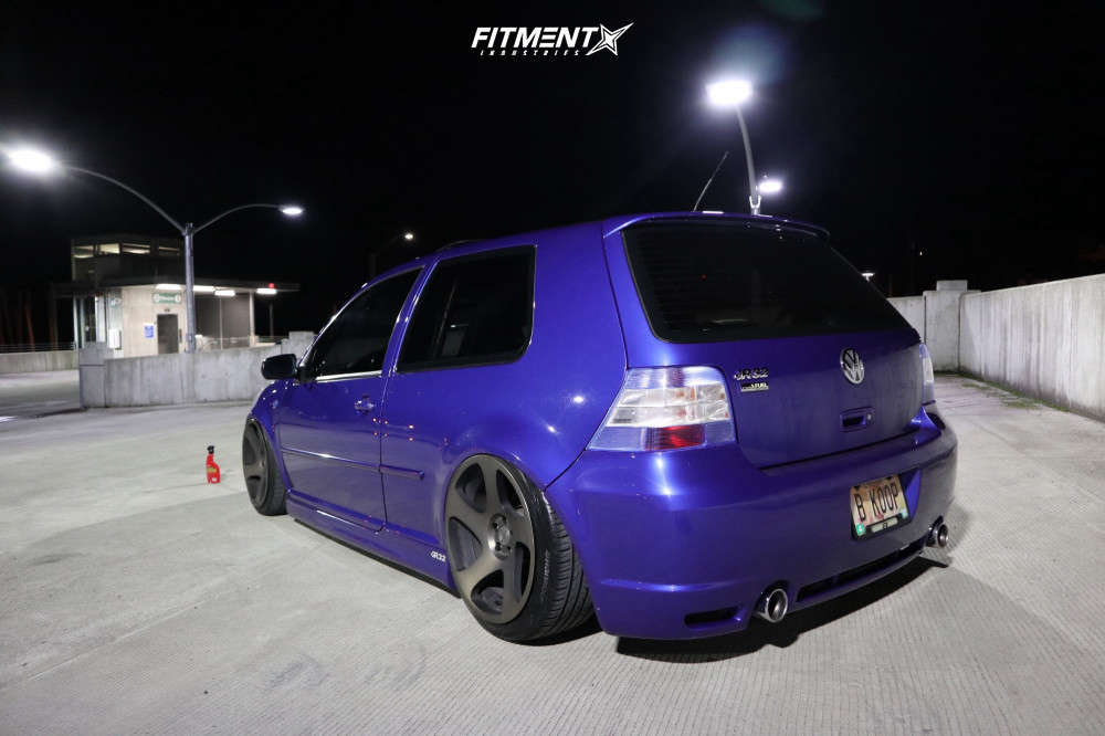 2004 Volkswagen R32 Base with 18x9.5 Rotiform Tmb and Velozza 215x35 on ...