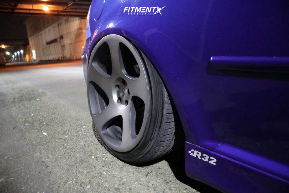 2004 Volkswagen R32 Base with 18x9.5 Rotiform Tmb and Velozza 215x35 on ...