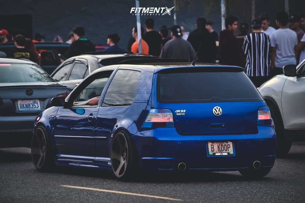 2004 Volkswagen R32 Base with 18x9.5 Rotiform Tmb and Velozza 215x35 on ...