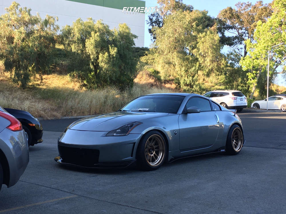 2005 Nissan 350Z Performance with 18x9.5 Cosmis Racing XT-206R and ...