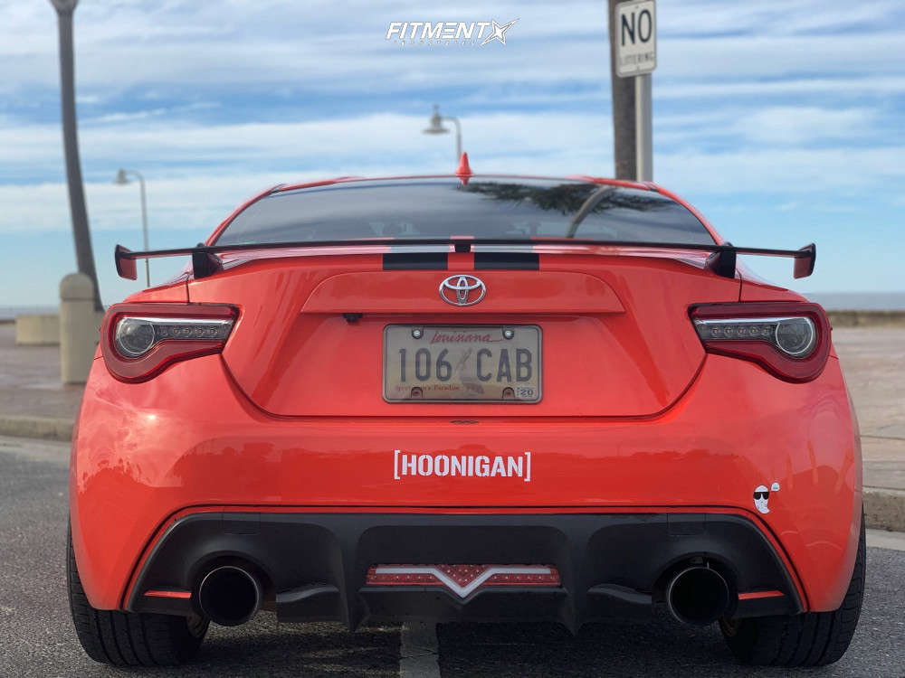 2017 Toyota 86 Special Edition with 18x8.5 ESR Sr02 and Goodyear 235x40 ...