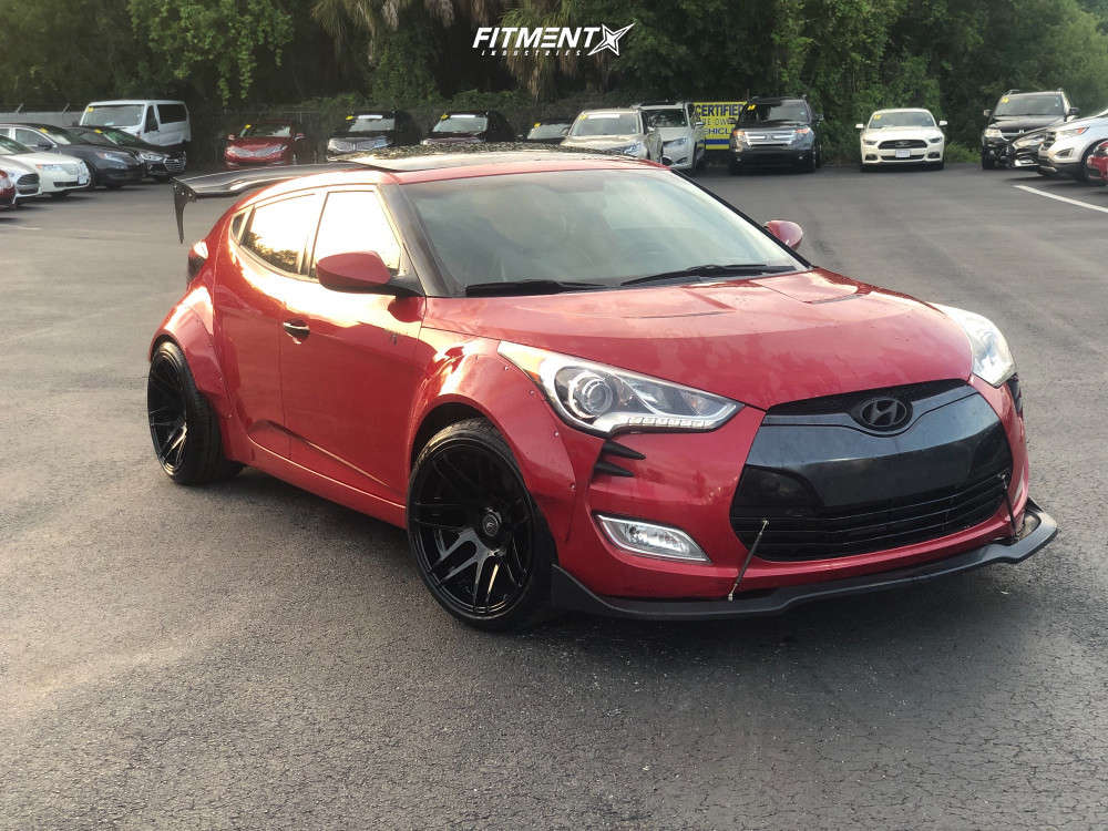 2013 Hyundai Veloster Base with 18x10 Forgestar F14 and Delinte 255x35 ...