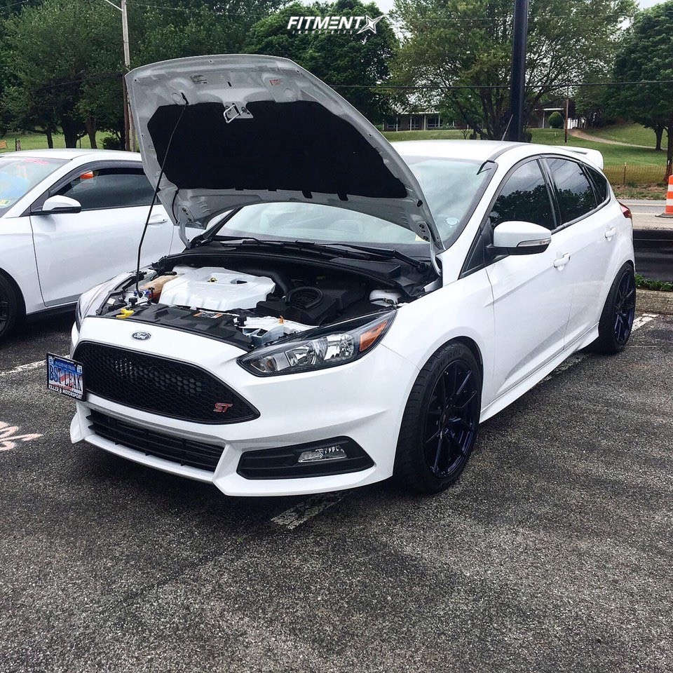 2017 Ford Focus ST with 18x8.5 Option Lab R716 and Federal 245x40 on ...