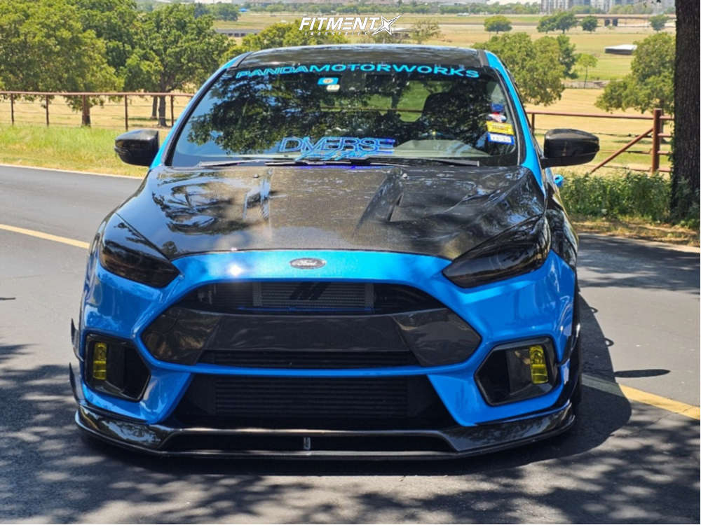 2016 Ford Focus RS with 18x9.5 Kansei Roku and Toyo Tires 255x35 on Air ...