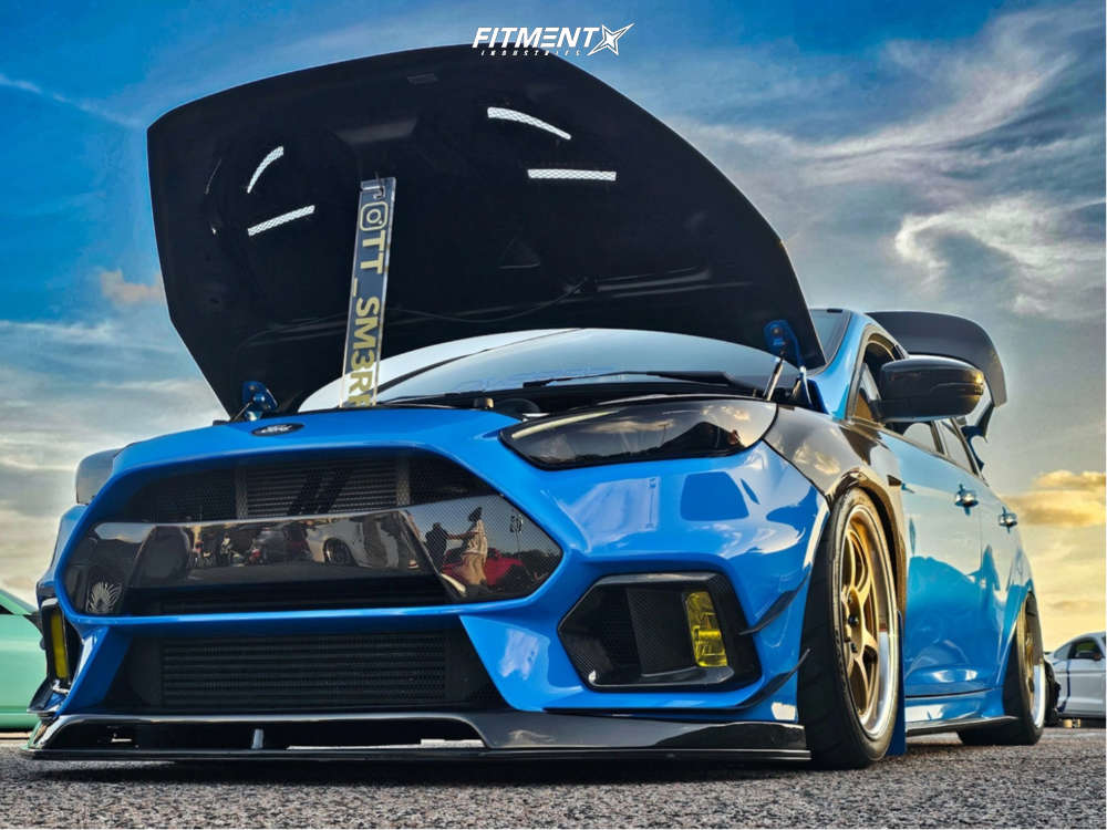 2016 Ford Focus RS with 18x9.5 Kansei Roku and Toyo Tires 255x35 on Air ...