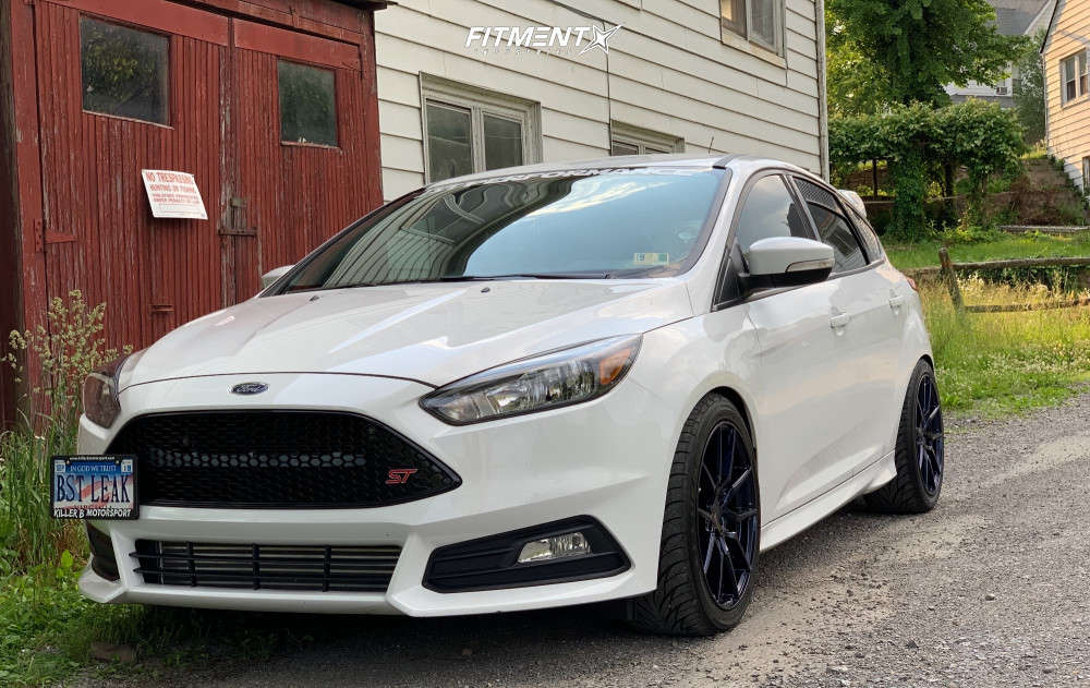 2017 Ford Focus ST with 18x8.5 Option Lab R716 and Federal 245x40 on ...