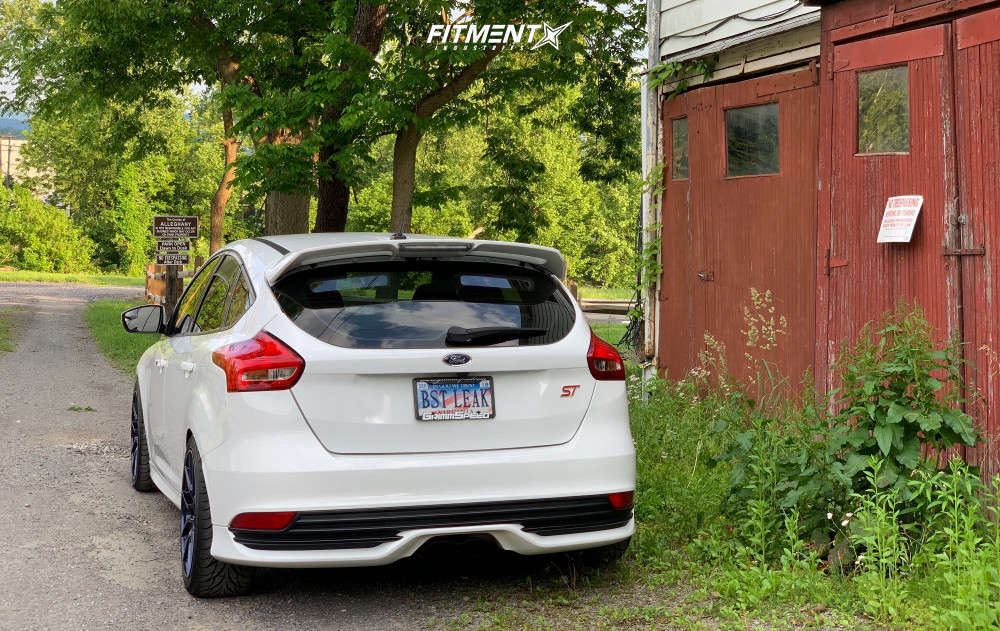 2017 Ford Focus ST with 18x8.5 Option Lab R716 and Federal 245x40 on ...