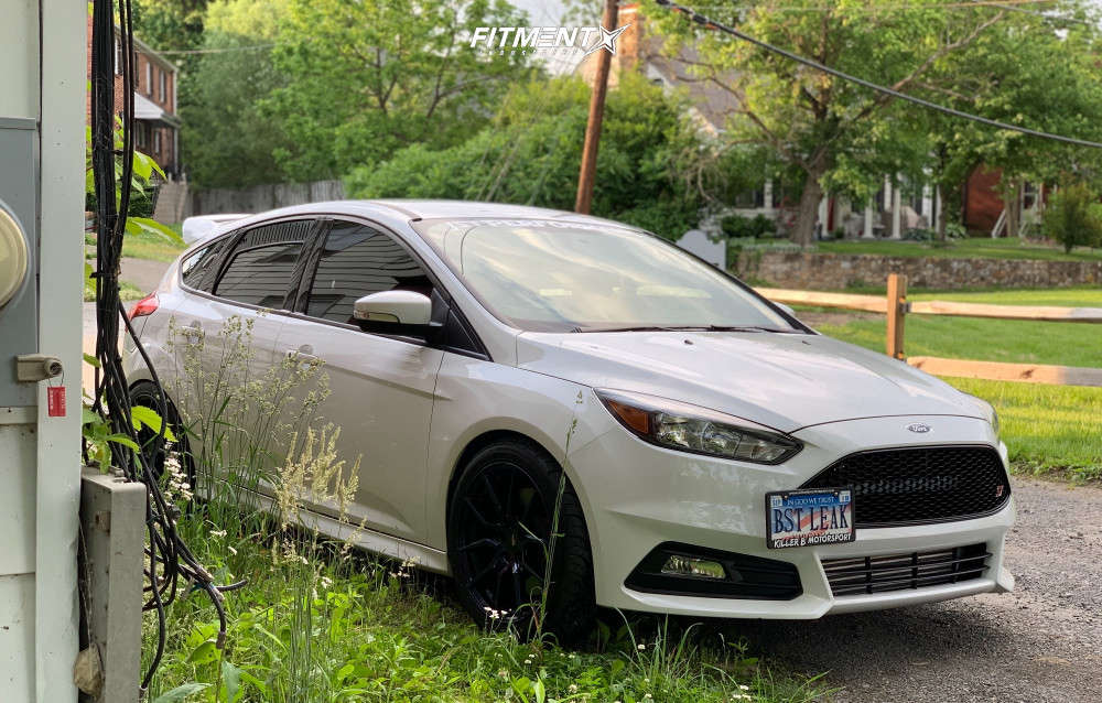 2017 Ford Focus ST with 18x8.5 Option Lab R716 and Federal 245x40 on ...