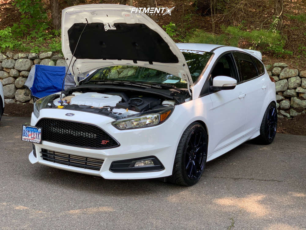 2017 Ford Focus ST with 18x8.5 Option Lab R716 and Federal 245x40 on ...