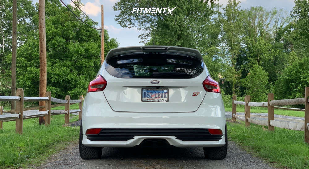 2017 Ford Focus ST with 18x8.5 Option Lab R716 and Federal 245x40 on ...
