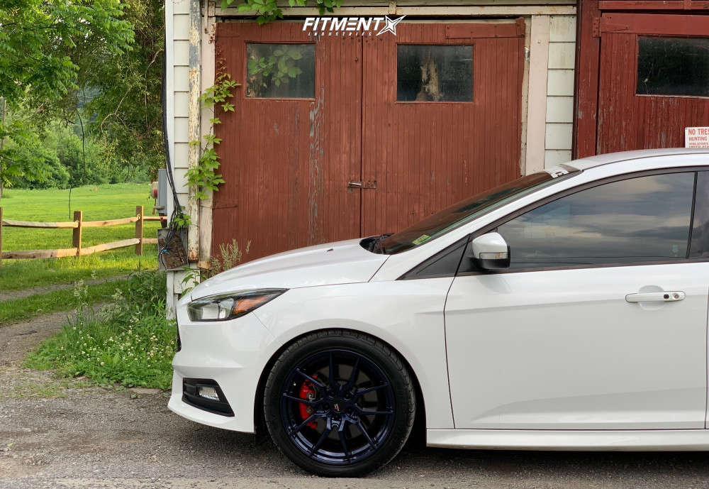 2017 Ford Focus ST with 18x8.5 Option Lab R716 and Federal 245x40 on ...