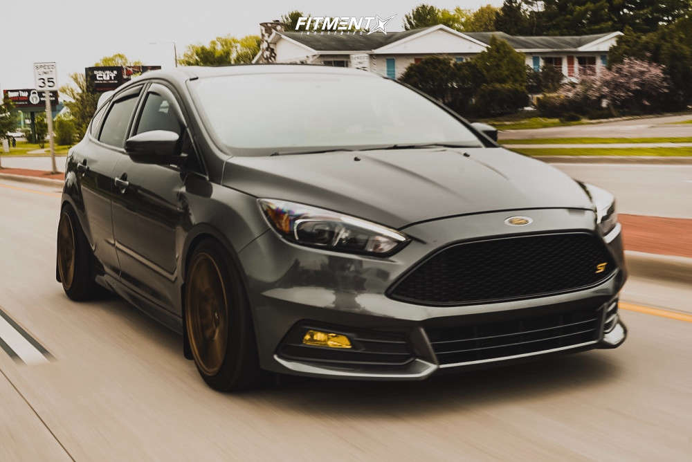 2015 Ford Focus ST with 18x9.5 Option Lab R716 and Hankook 235x40 on ...