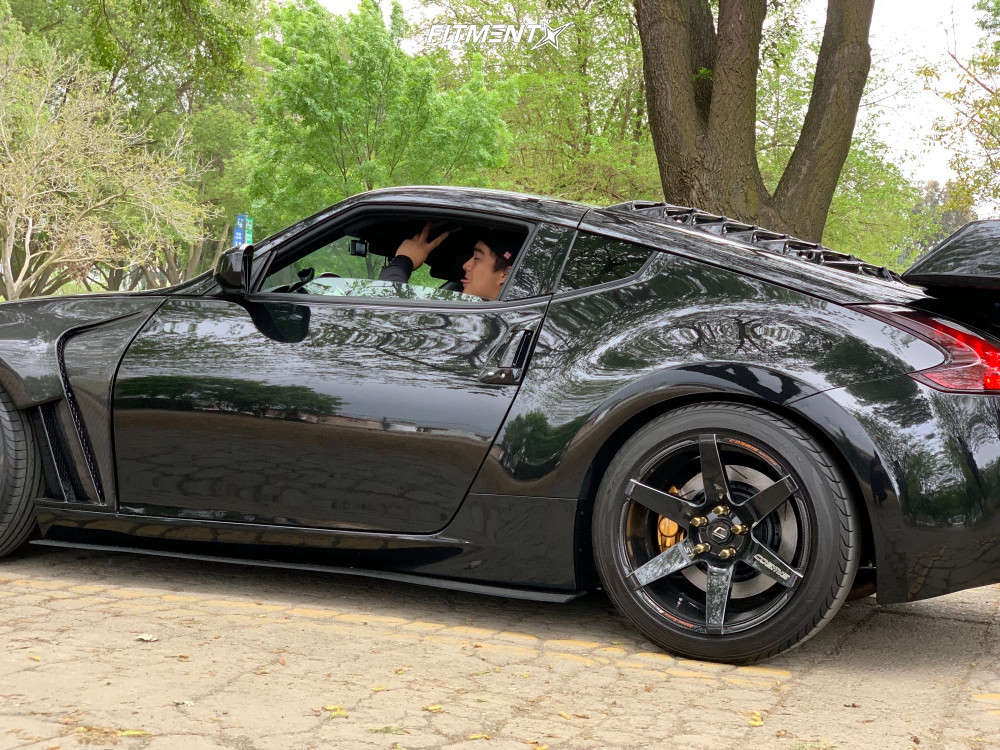 2017 Nissan 370Z Base with 18x10.5 Cosmis Racing S1 and Bridgestone ...