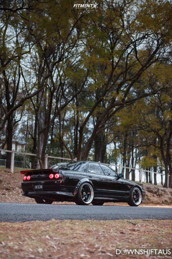 1989 Nissan Skyline R32 Base with 19x9 SSR Sp1 and Falken 225x35 on ...