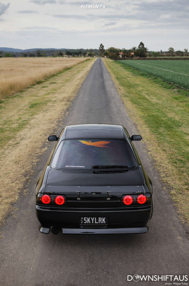 1989 Nissan Skyline R32 Base with 19x9 SSR Sp1 and Falken 225x35 on ...
