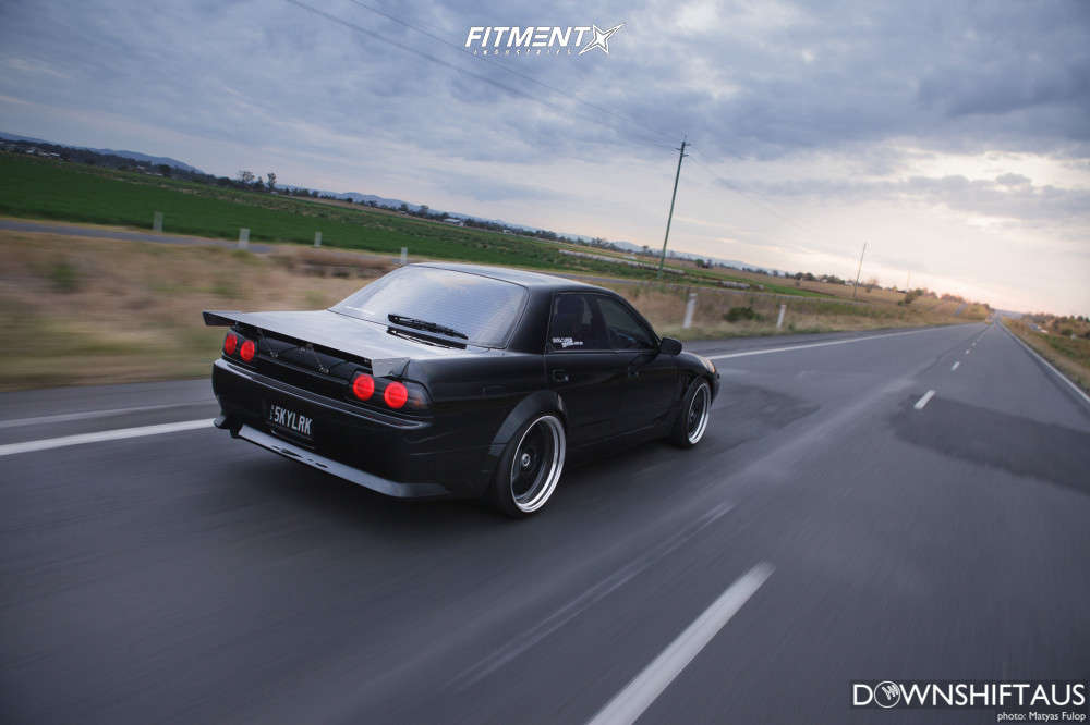 1989 Nissan Skyline R32 Base with 19x9 SSR Sp1 and Falken 225x35 on ...