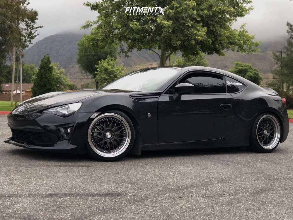 2018 Toyota 86 GT with 18x8.5 ESR Sr01 and Federal 225x35 on Coilovers | 706165 | Fitment Industries