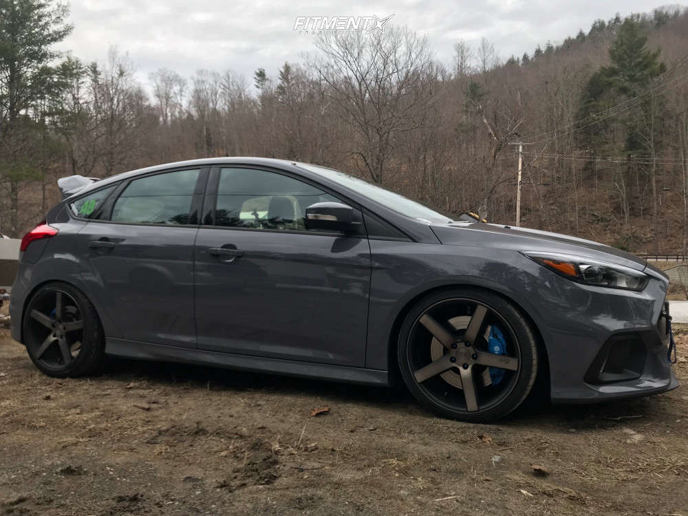 2017 Ford Focus RS with 19x8.5 Niche Milan and Sumitomo 235x35 on ...