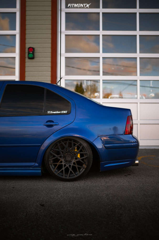 2000 Volkswagen Jetta TDI with 18x8.5 Rotiform Blq and Continental ...