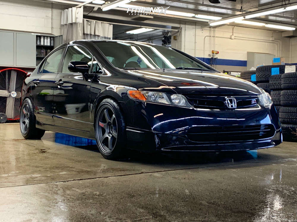 2007 Honda Civic Si 4dr Sedan (2.0L 4cyl 6M) with 17x9 Rays Engineering ...