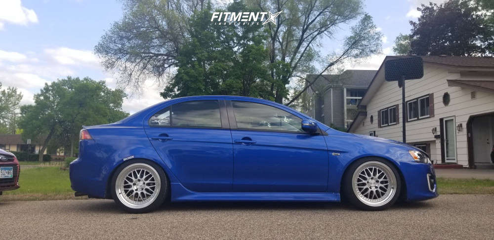 2016 Mitsubishi Lancer ES with 18x8.5 ESR Sr01 and Federal 215x40 on ...