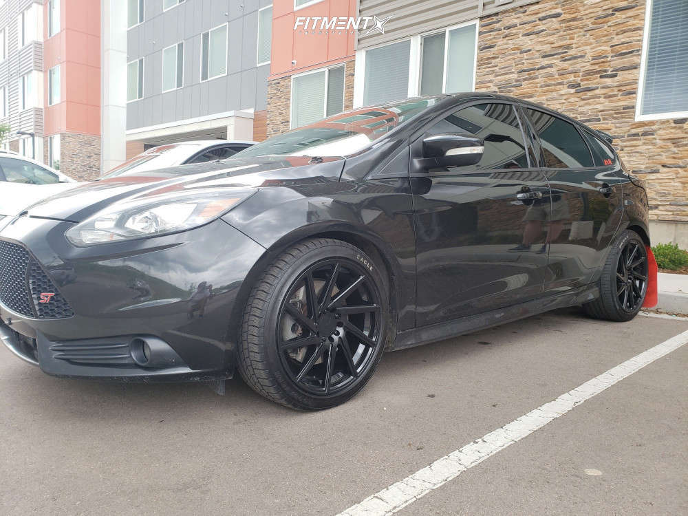 2013 Ford Focus ST with 18x8.5 F1R F29 and Goodyear 225x45 on Coilovers ...