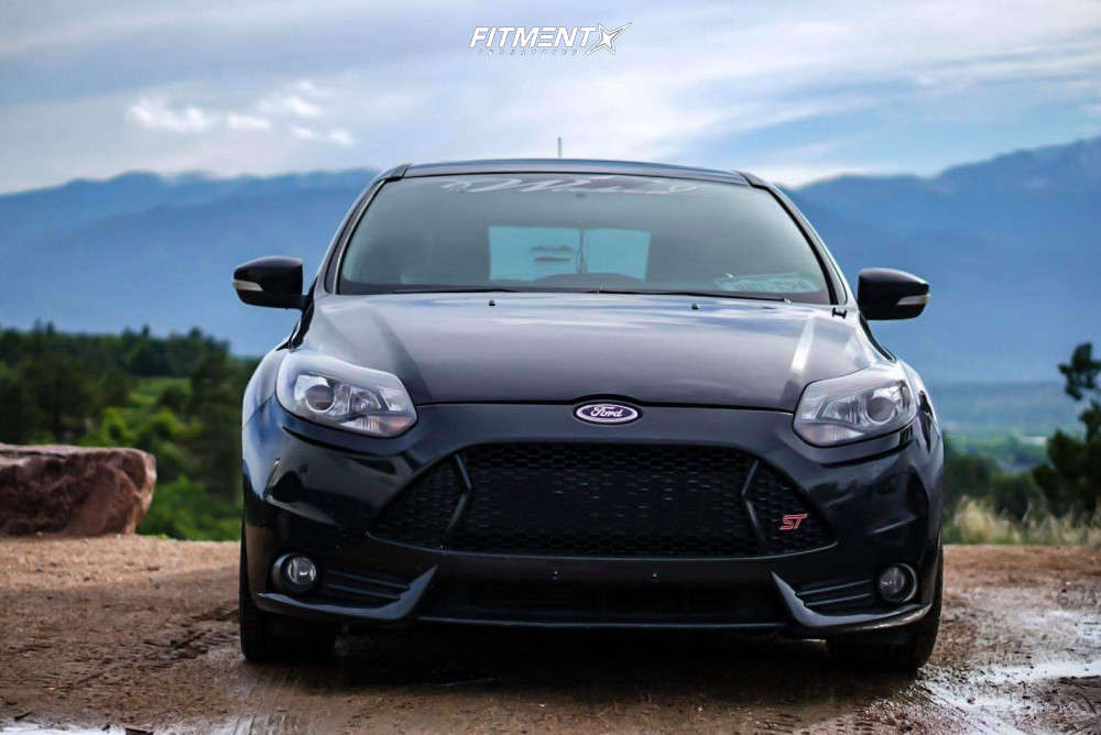 2013 Ford Focus ST with 18x8.5 F1R F29 and Goodyear 225x45 on Coilovers ...