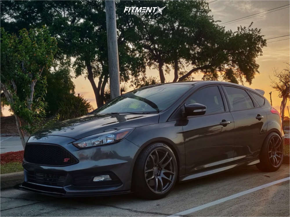 2016 Ford Focus ST with 18x9.5 Vordoven Forme 9 and Firestone 235x40 on ...