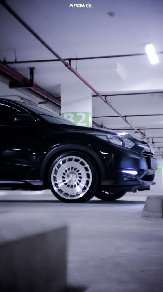 2017 Honda HR-V EX-L with 20x8.5 Rotiform Ccv and Accelera 245x35 on ...