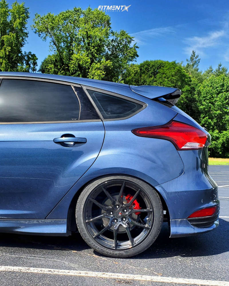 2018 Ford Focus ST with 18x8.5 Option Lab R716 and Federal 225x35 on ...