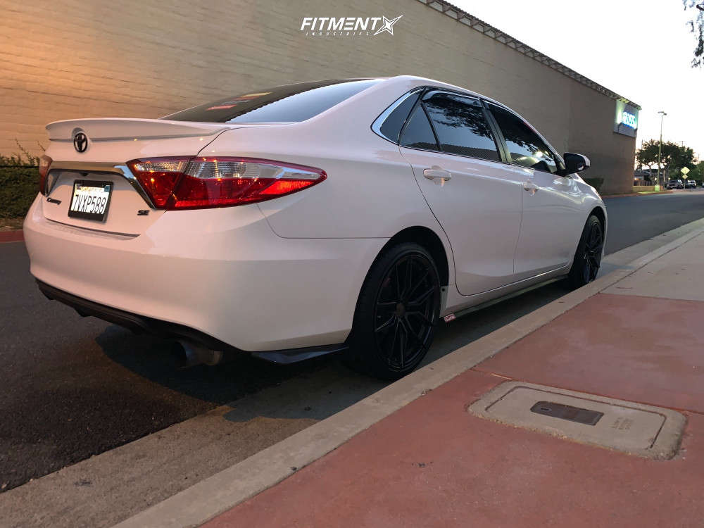 2017 Toyota Camry SE with 19x8.5 XXR 559 and Arroyo 225x40 on Stock ...