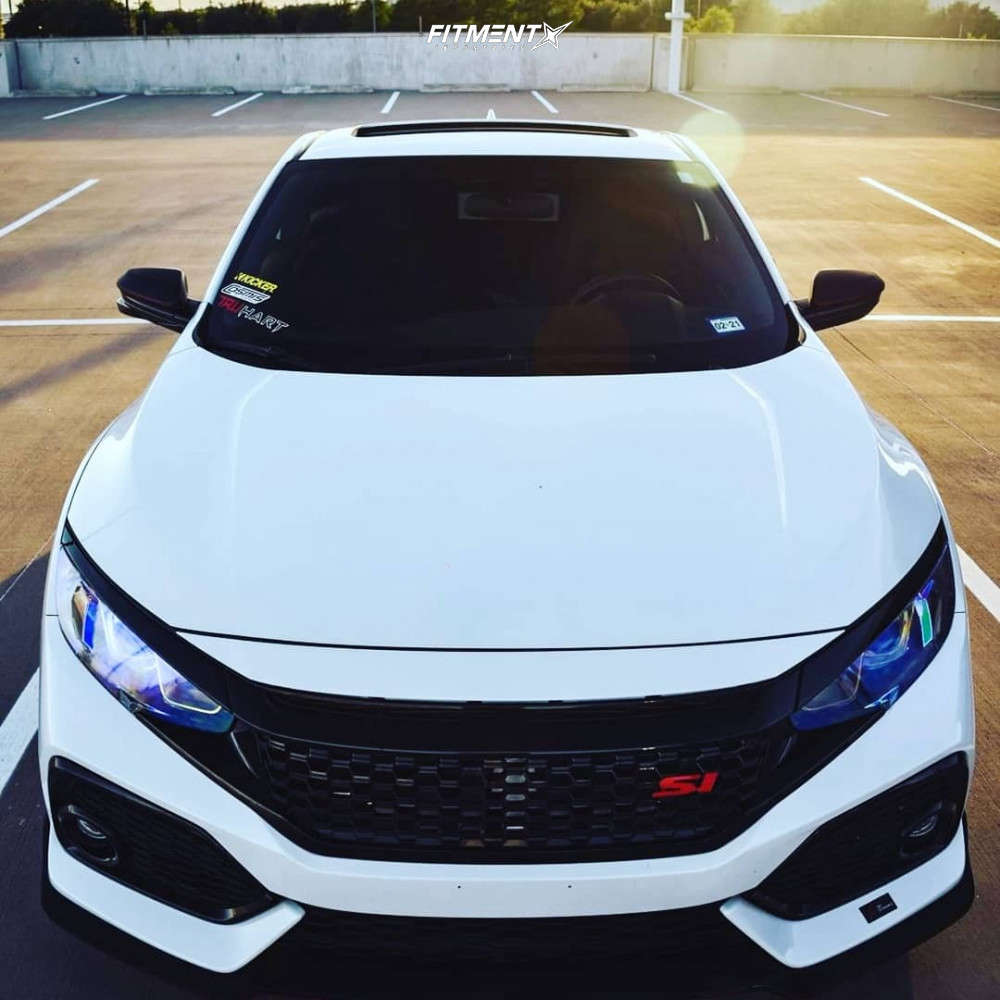 2019 Honda Civic Si with 18x9.5 Cosmis Racing R1 and Goodyear 235x40 on ...
