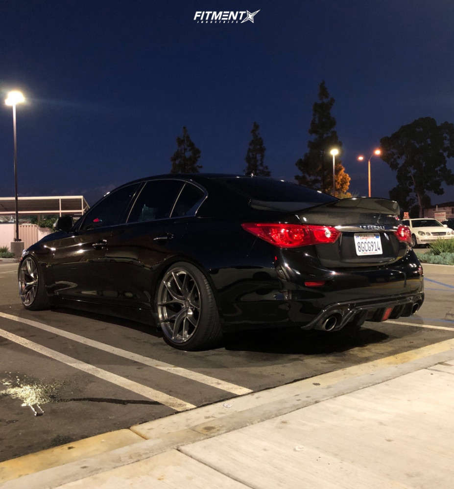 2015 INFINITI Q50 Premium with 19x10.5 ESR Rf2 and Delinte 235x35 on ...