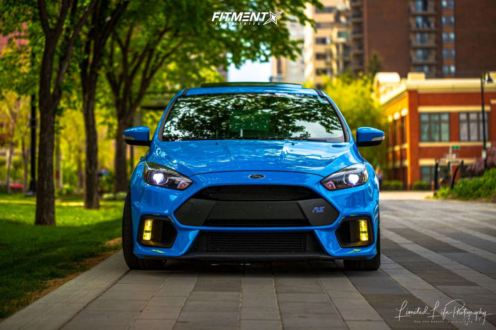 2017 Ford Focus RS with 19x9.5 Project 6GR Seven and Michelin 235x35 on ...