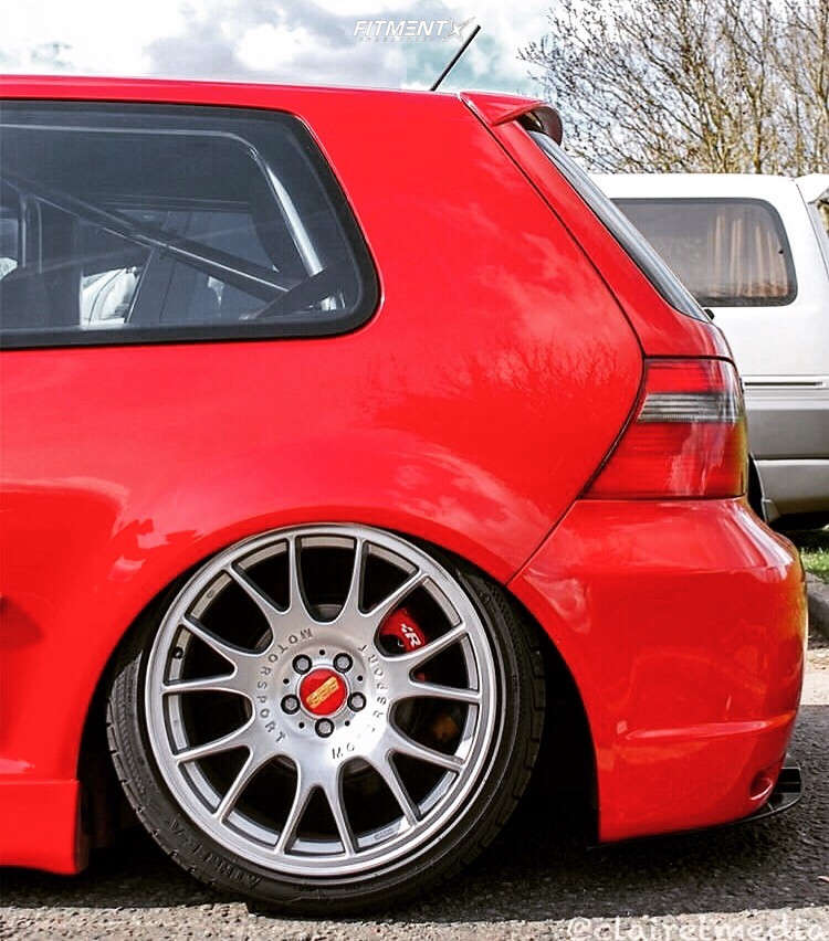 2004 Volkswagen R32 Base with 18x8 BBS Ch and Avon 225x40 on Air ...