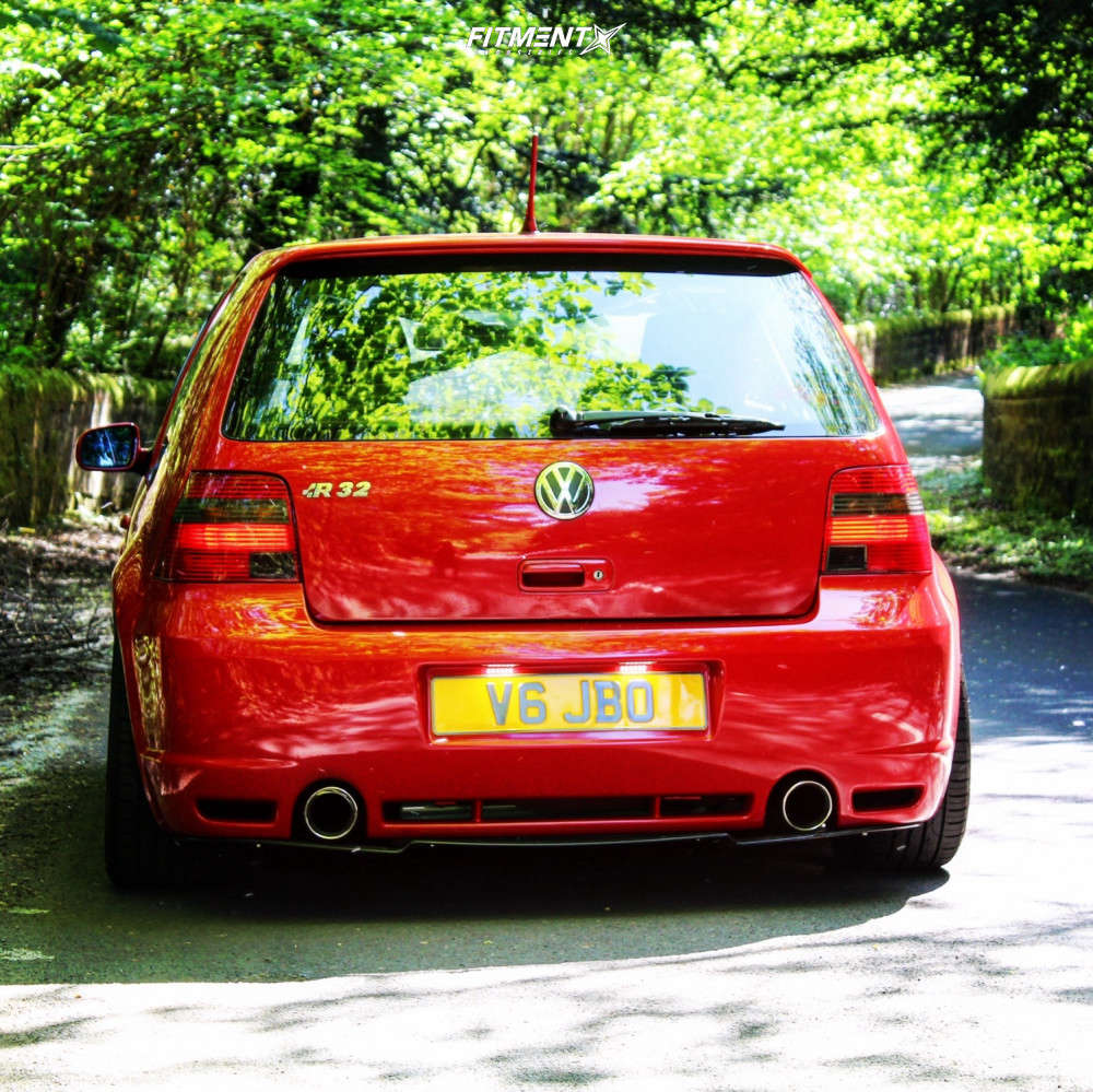 2004 Volkswagen R32 Base with 18x8 BBS Ch and Avon 225x40 on Air ...