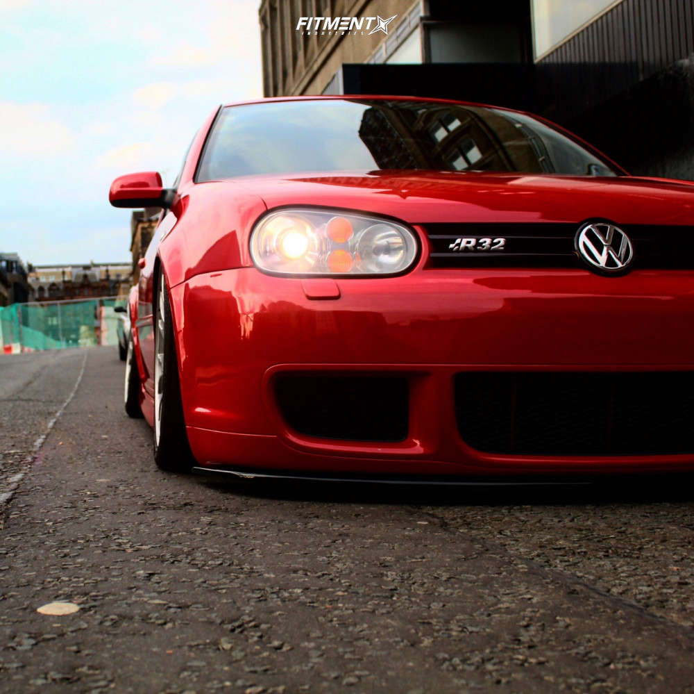 2004 Volkswagen R32 Base with 18x8 BBS Ch and Avon 225x40 on Air ...