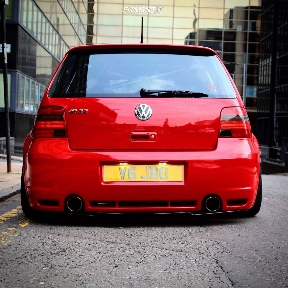 2004 Volkswagen R32 Base with 18x8 BBS Ch and Avon 225x40 on Air ...