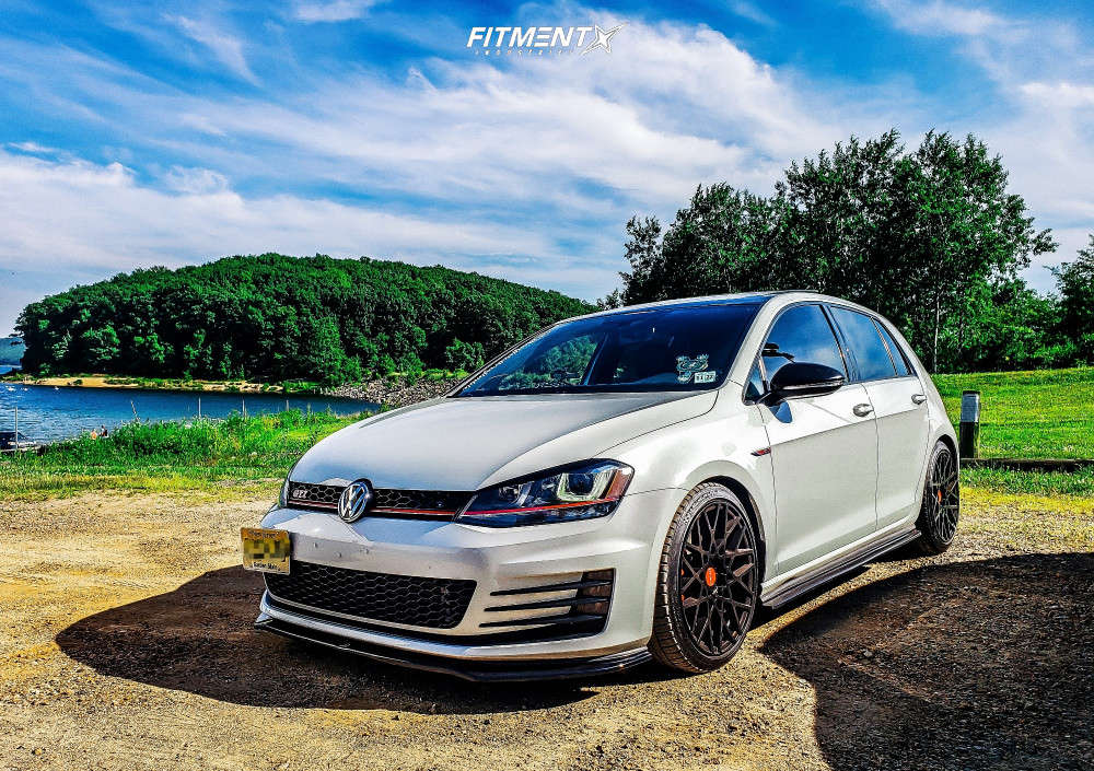 2017 Volkswagen GTI SE with 18x8.5 Rotiform Blq and Michelin 225x40 on ...