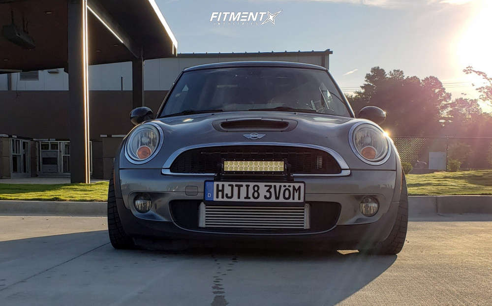 2009 Mini Cooper S with 15x8 JNC Jnc025 and Toyo Tires 225x45 on ...