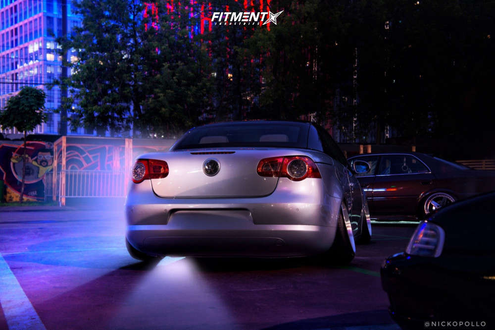 2006 Volkswagen R32 Base with 19x9.5 Auto Couture Supreme and Triangle ...