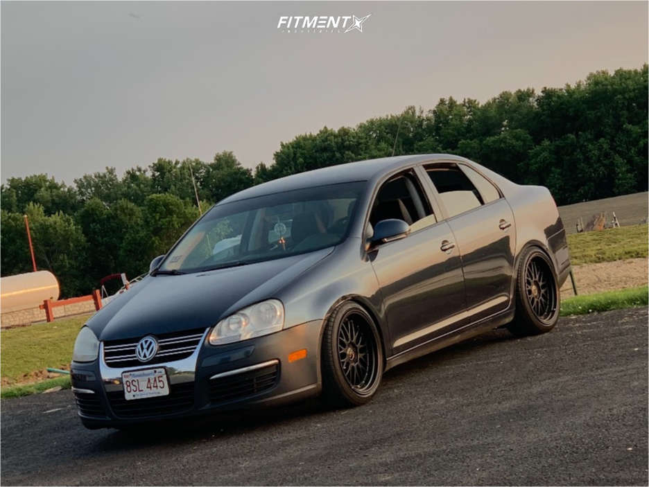 2009 Volkswagen Jetta S with 18x9 JNC JNC005 and Bridgestone 225x40 on ...