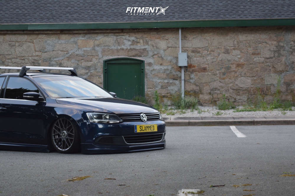 2014 Volkswagen Jetta SE with 18x9.5 Rotiform Rse and Nankang 215x30 on ...