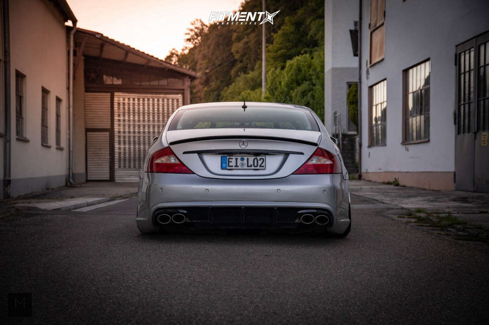 2005 Mercedes-Benz CLS550 CLS550 4dr Sedan (5.5L 8cyl 7A) with 19x10 ...