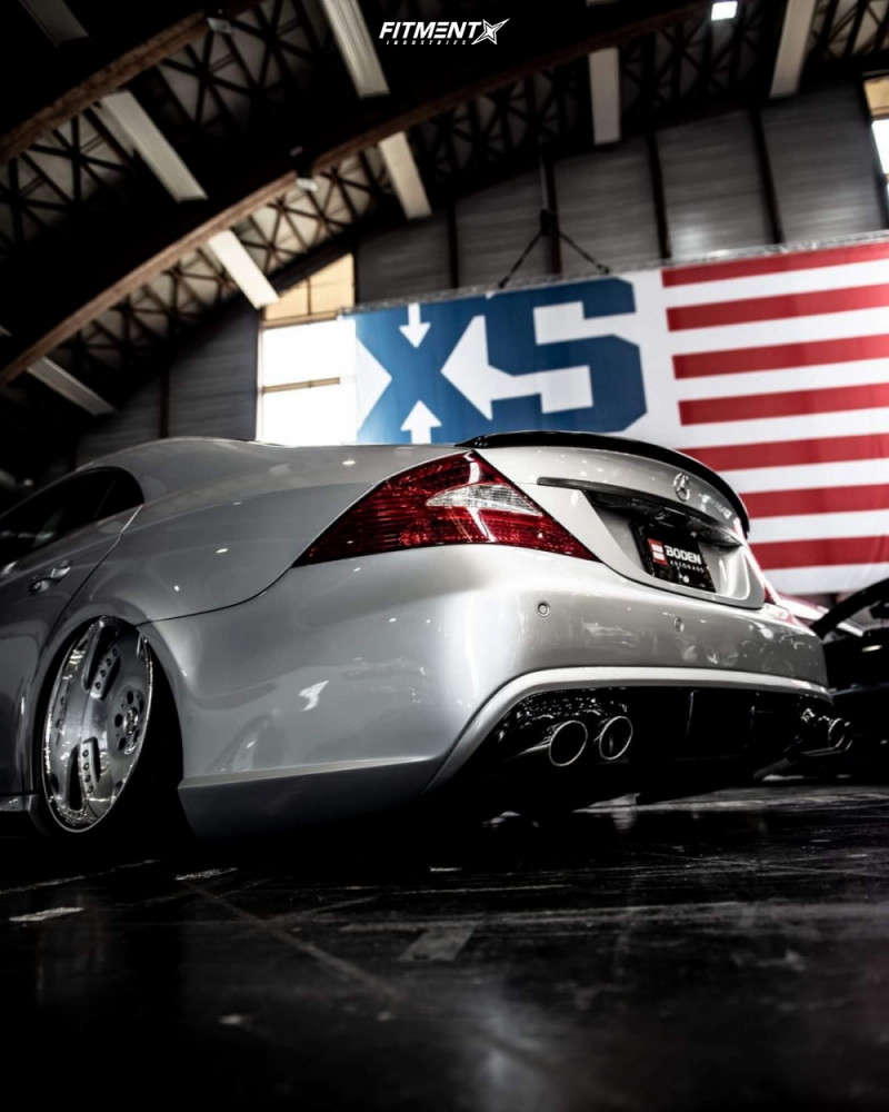 2005 Mercedes-Benz CLS550 CLS550 4dr Sedan (5.5L 8cyl 7A) with 19x10 ...