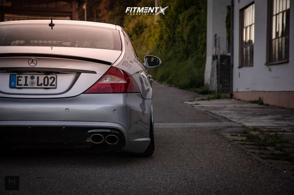 2005 Mercedes-Benz CLS550 CLS550 4dr Sedan (5.5L 8cyl 7A) with 19x10 ...