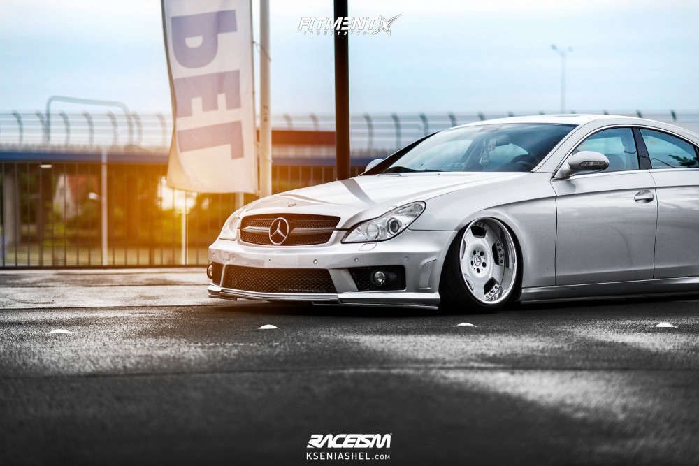 2005 Mercedes-Benz CLS550 CLS550 4dr Sedan (5.5L 8cyl 7A) with 19x10 ...