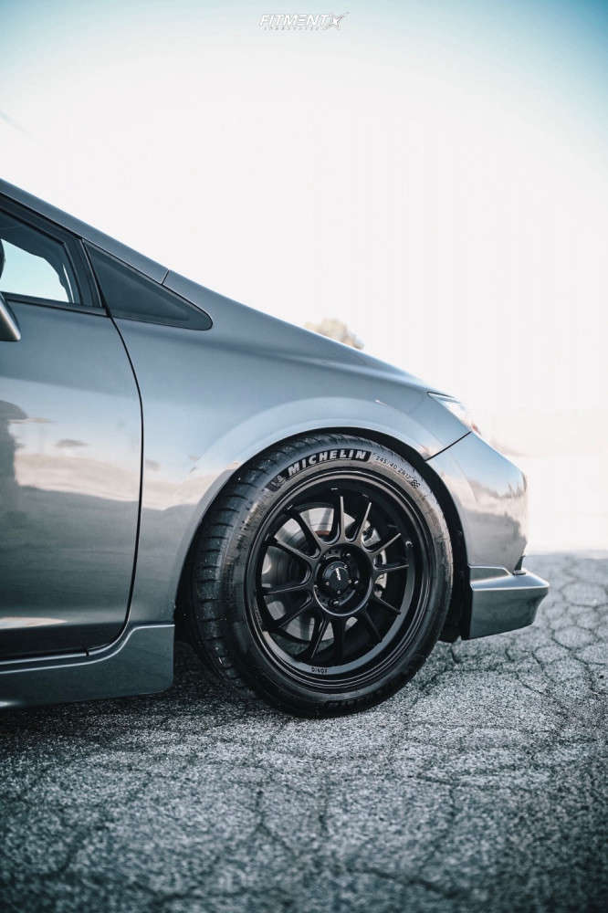 2013 Honda Civic Si with 17x8 Konig Hypergram and Michelin 245x40 on ...