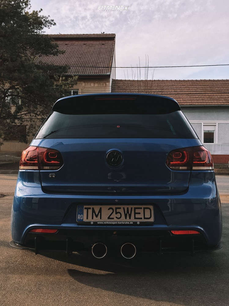 2011 Volkswagen Golf R Base with 19x8 OZ Racing Ultraleggera and ...