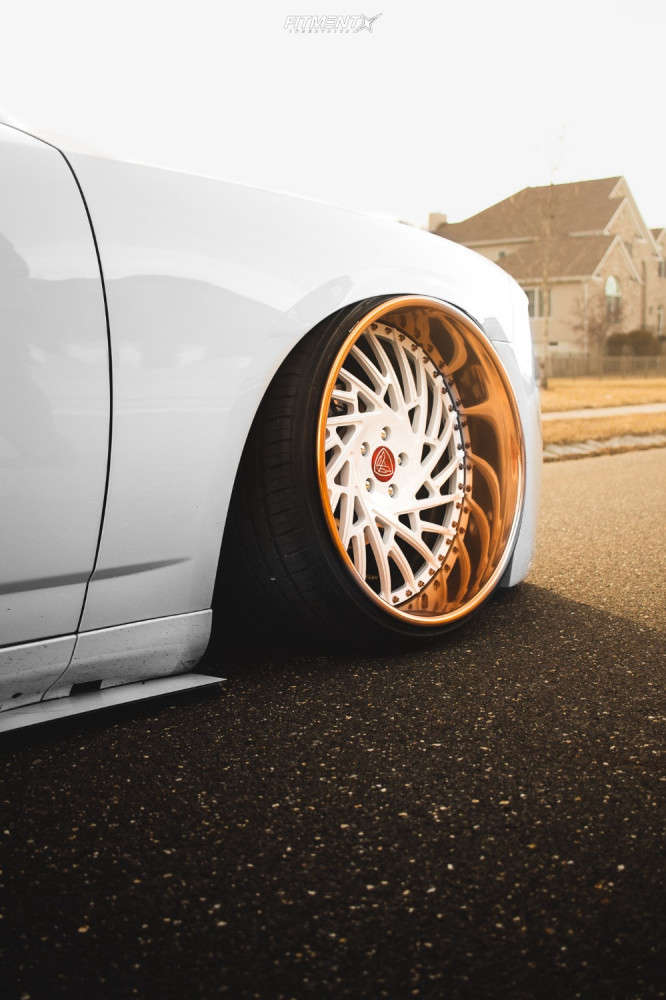 2010 Dodge Charger SXT with 22x10.5 Infinitewerks Mt and Lionhart ...